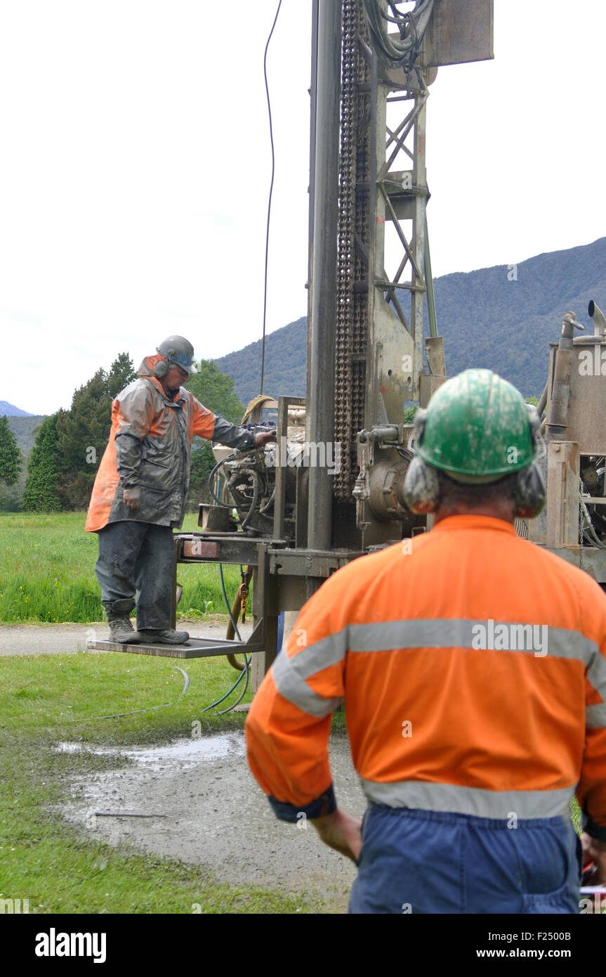 Seismic crew hi-res stock photography and images - Alamy