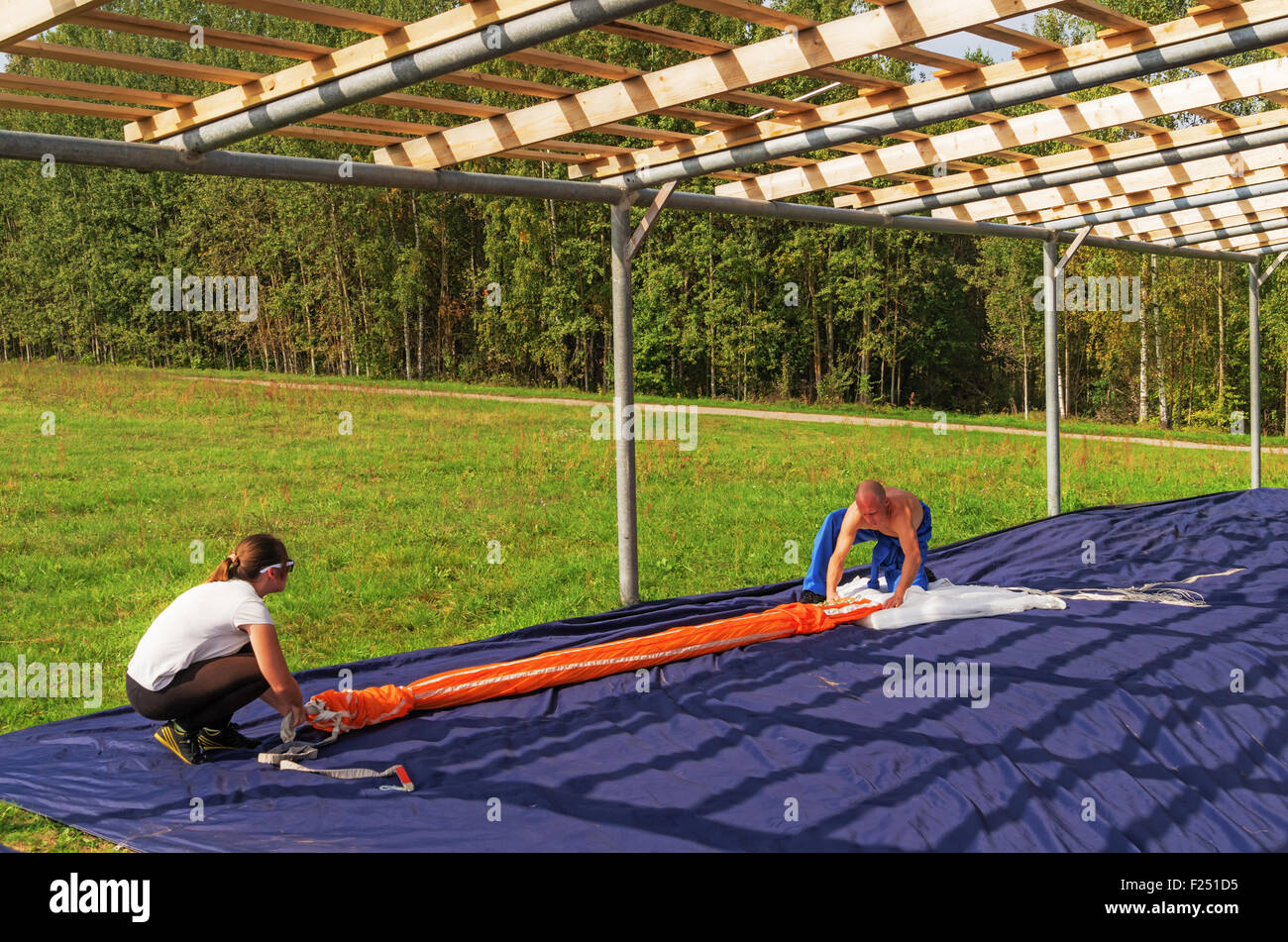 Parachutists - 2014. Packing of parachutes Stock Photo - Alamy