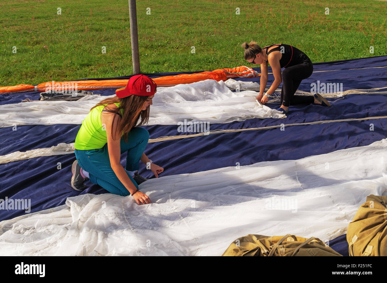 Parachutists - 2014. Packing of parachutes Stock Photo - Alamy