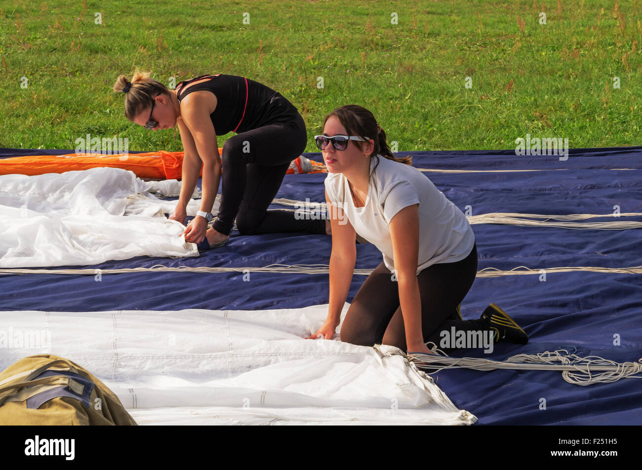 Parachutists - 2014. Packing of parachutes Stock Photo - Alamy