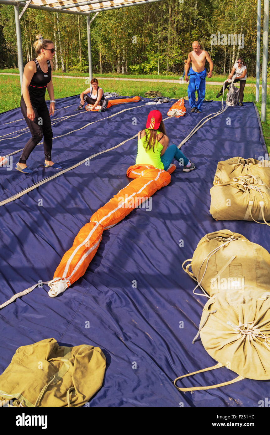 Parachutists - 2014. Packing of parachutes Stock Photo - Alamy