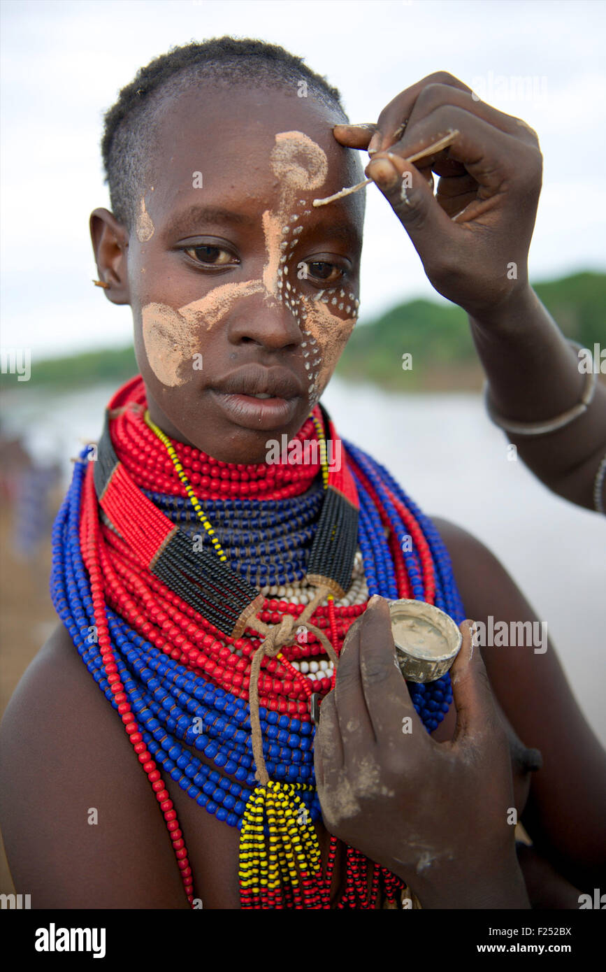 Mursi tribe warriors hi-res stock photography and images - Alamy