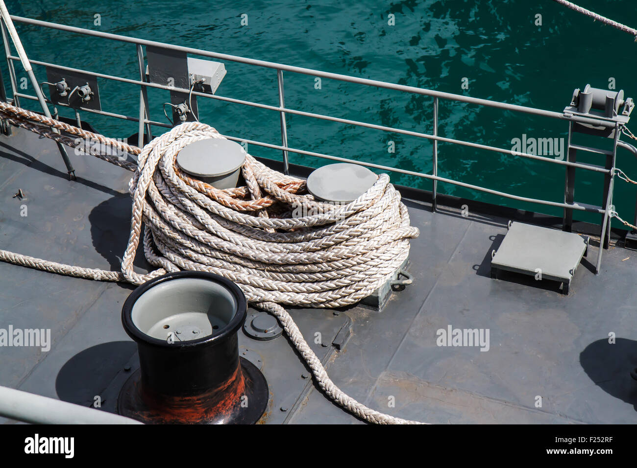 Boat rope hi-res stock photography and images - Alamy