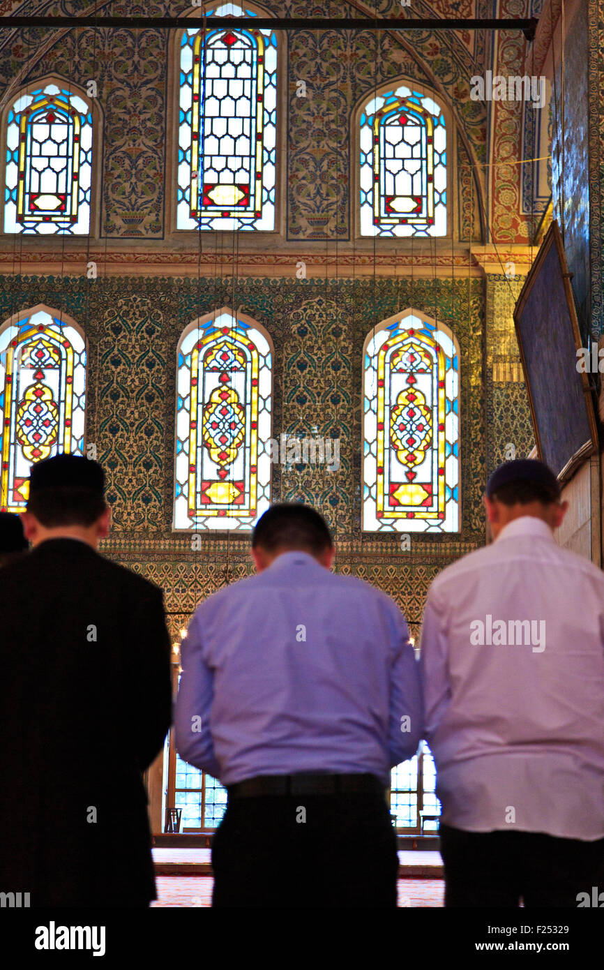 Muslims praying mosque hi-res stock photography and images - Alamy