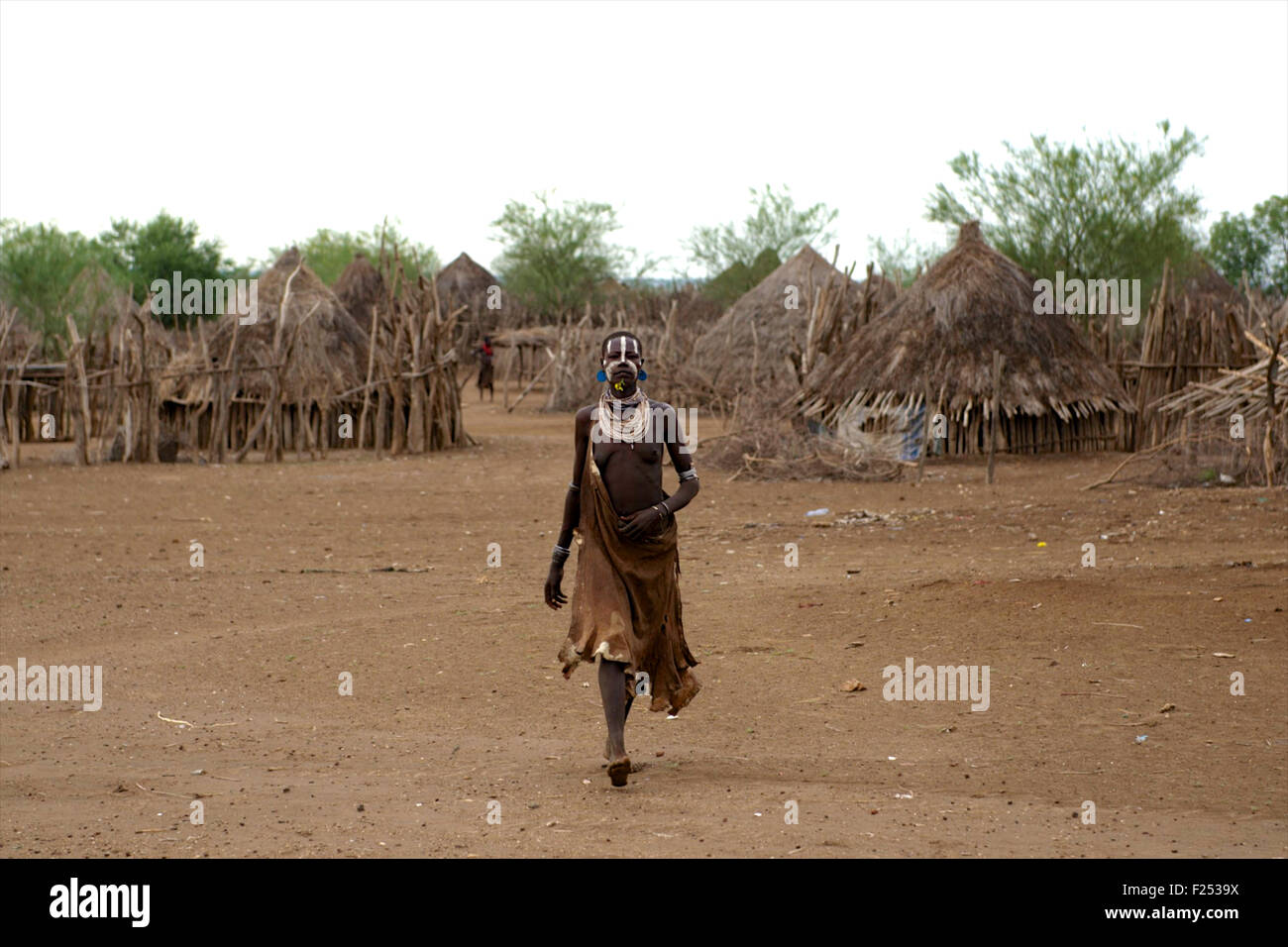 Mursi tribe warriors hi-res stock photography and images - Alamy