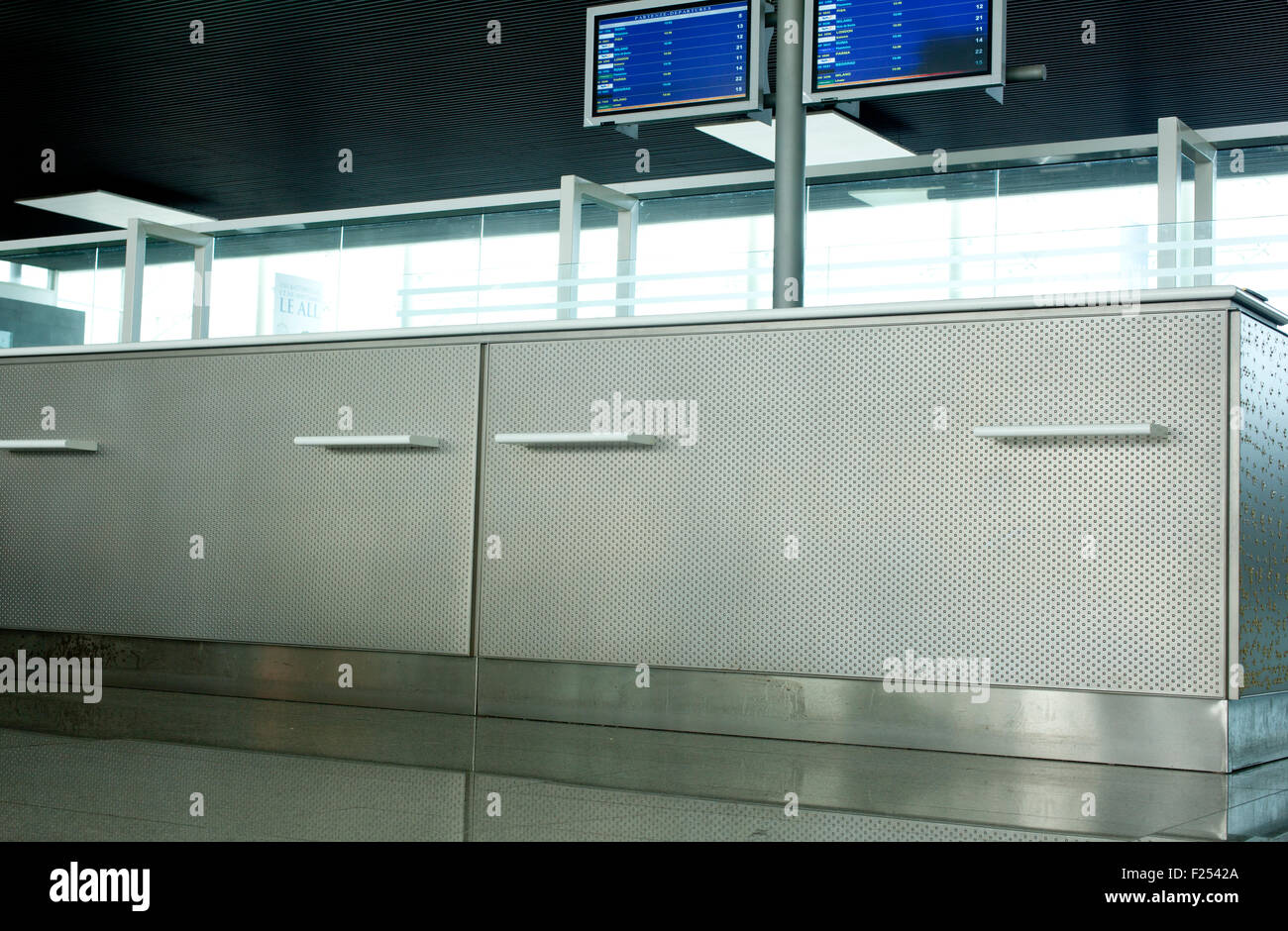 Information counter at an airport terminal Stock Photo - Alamy