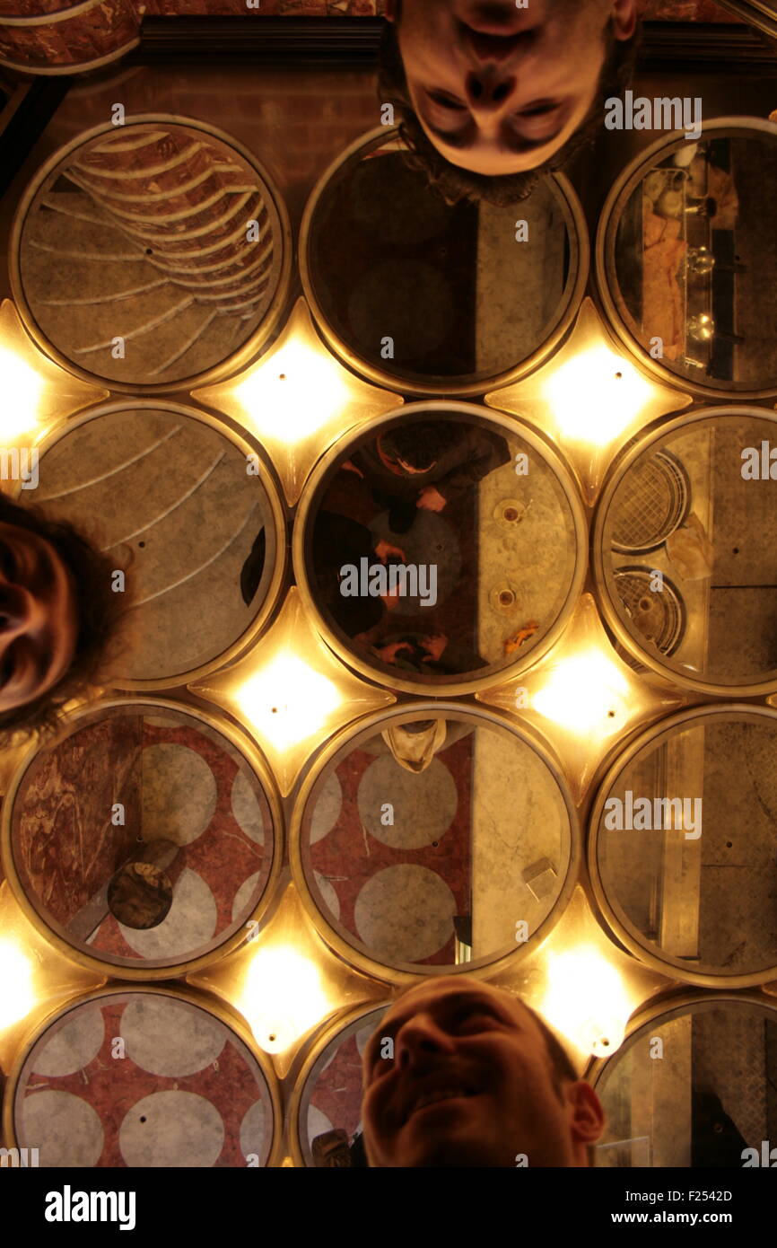 Reflecting circle hi-res stock photography and images - Alamy