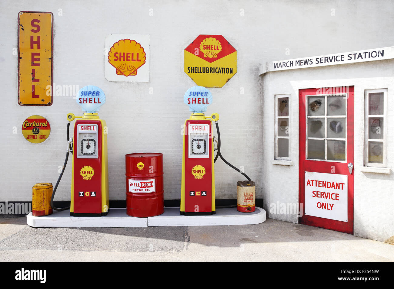 Chichester, West Sussex, UK. 11th Sep, 2015. Vintage Shell Garage ...
