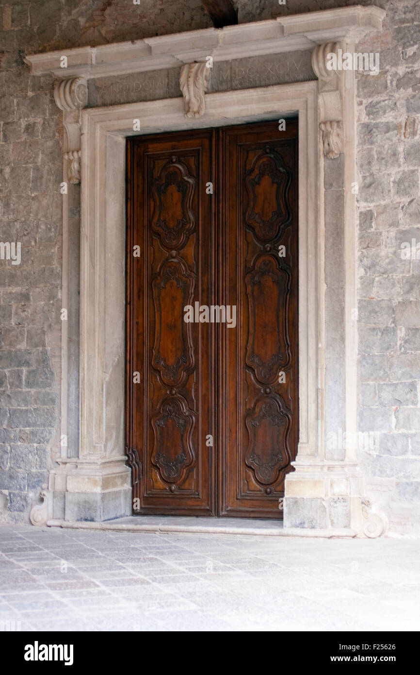 Austere classical architecture hi-res stock photography and images - Alamy