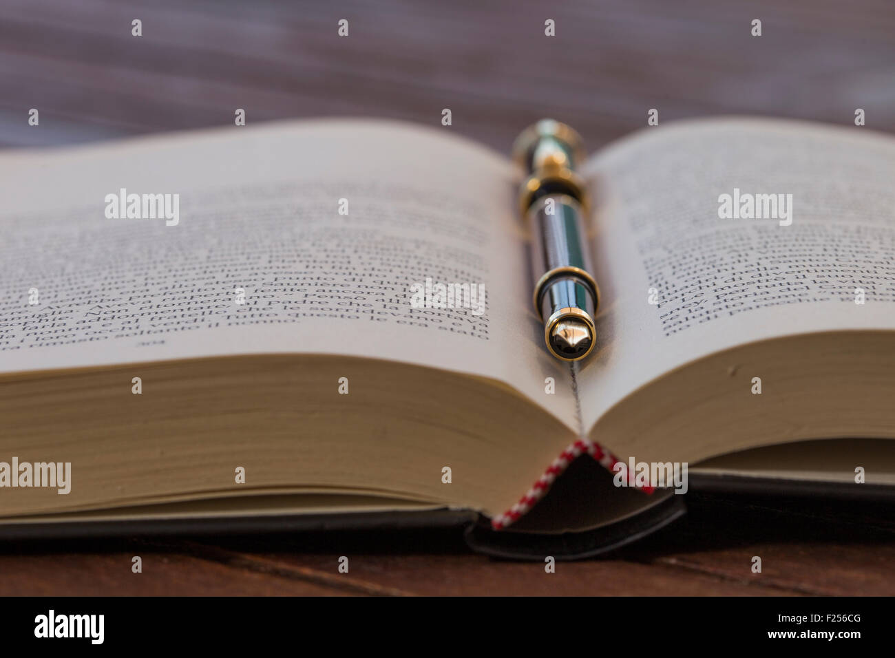 fountain pen on a book Stock Photo - Alamy