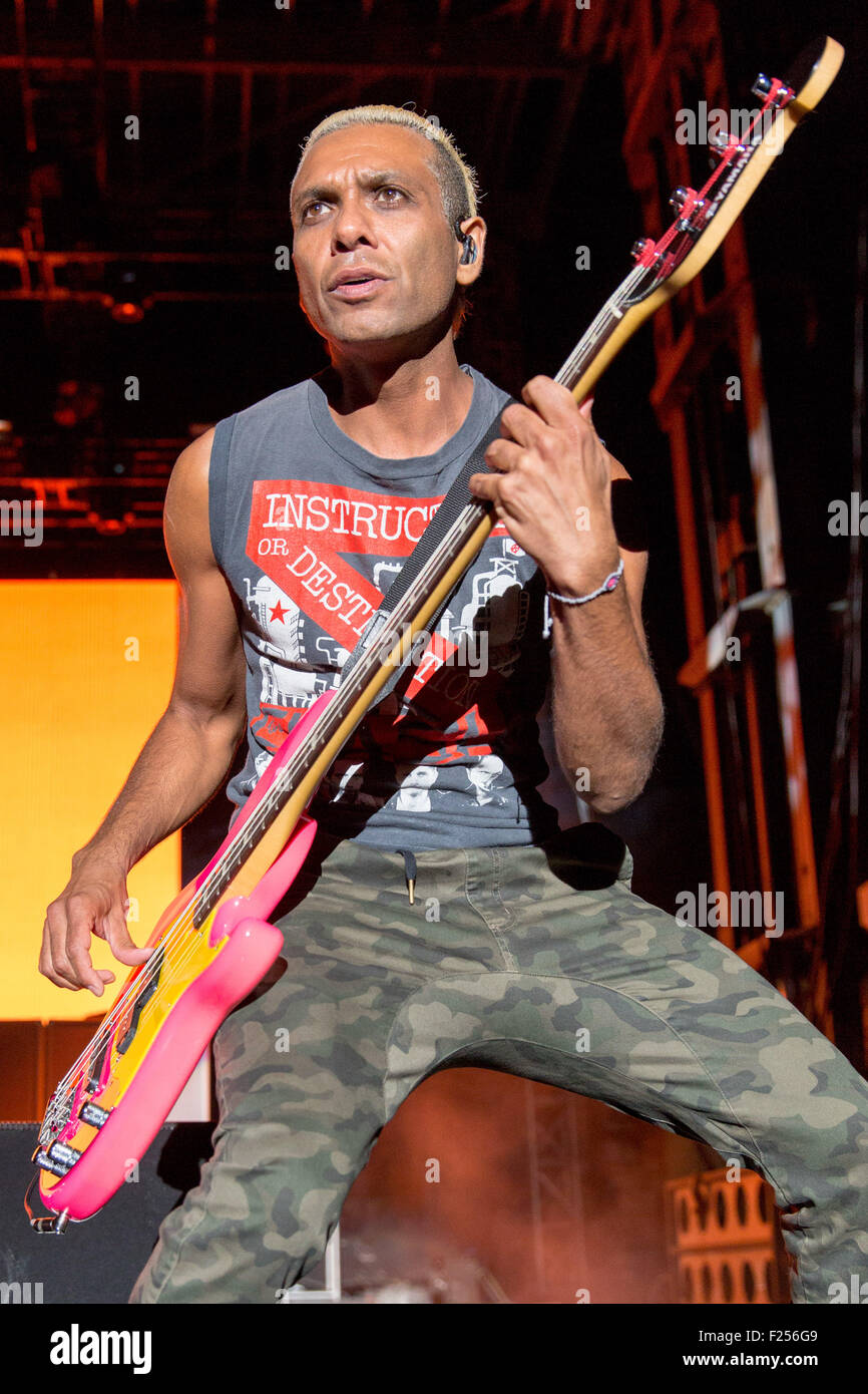 Chicago, Illinois, USA. 11th Sep, 2015. Bassist TONY KANAL of No Doubt ...