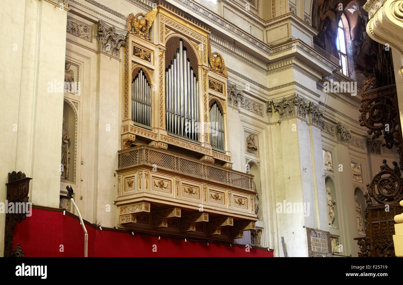 Organ clock hi-res stock photography and images - Alamy