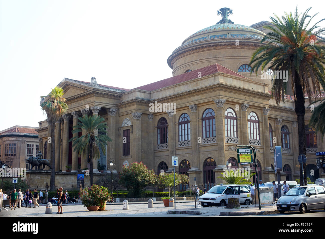 Teatro massimo vittorio emanuele in hi-res stock photography and images ...
