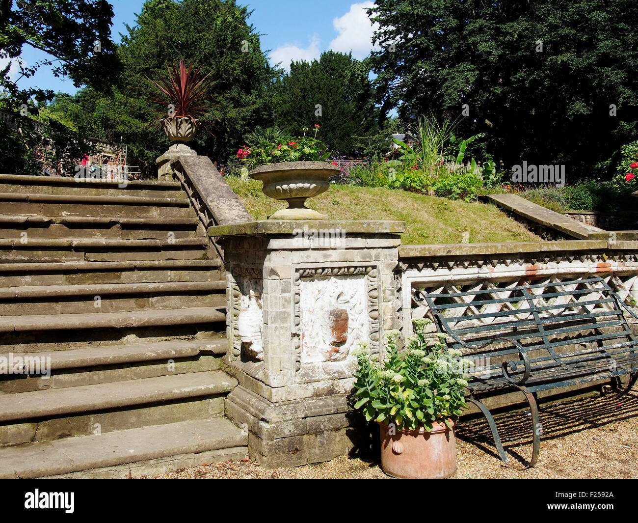 Terraced garden steps hi-res stock photography and images - Alamy