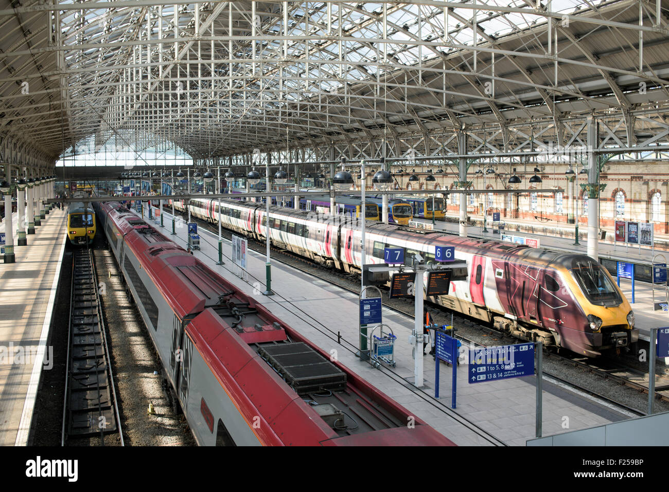 Manchester Piccadilly Train Station,UK Stock Photo - Alamy