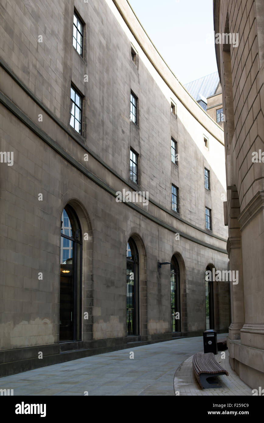 Manchester city centre libraries hi-res stock photography and images ...