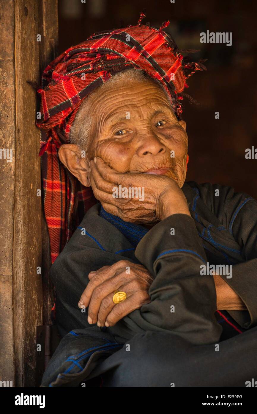 East asian woman turban hi-res stock photography and images - Alamy