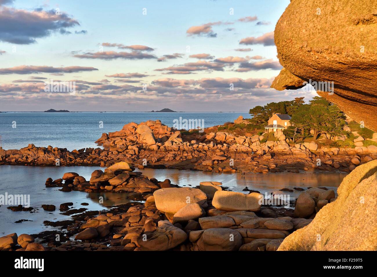 France, Cotes d'Armor, Cote de Granit Rose (Pink Granite Coast), Perros ...