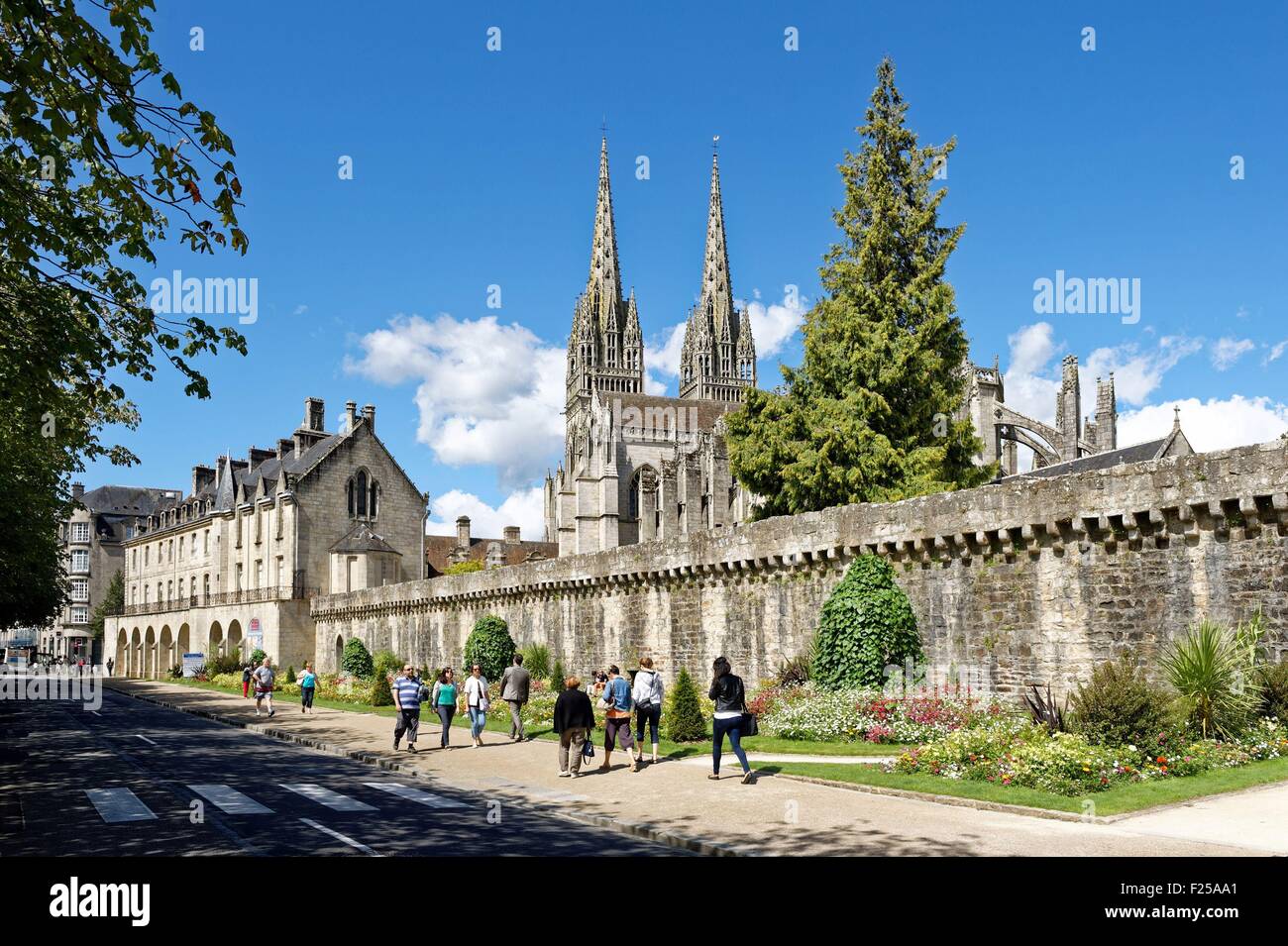 Quimper cathedral hi-res stock photography and images - Alamy