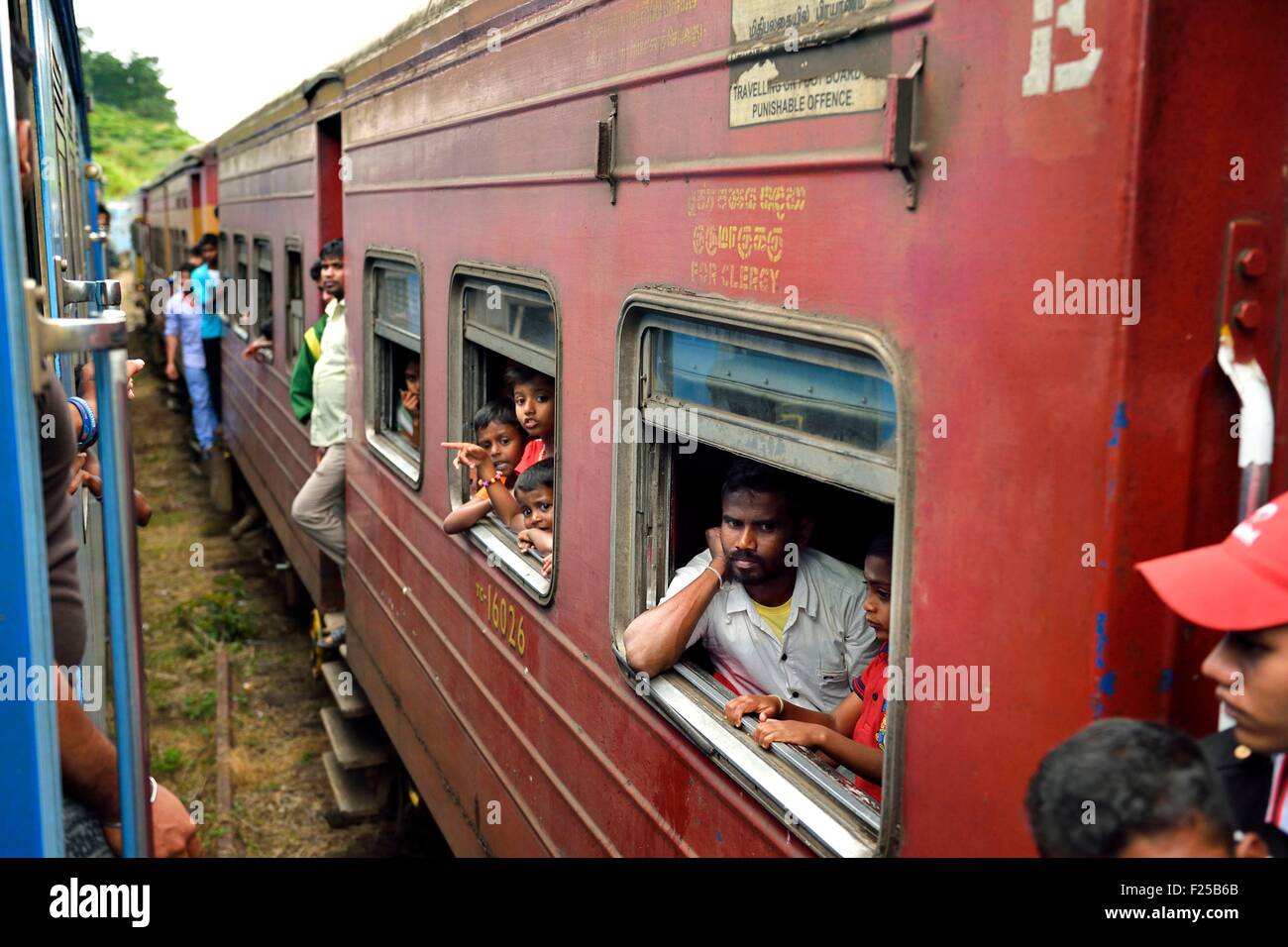 Sri Lanka, Central Province, the popular scenic train ride through the ...