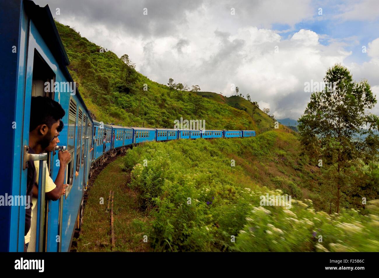 Sri Lanka, Central Province, the popular scenic train ride through the ...