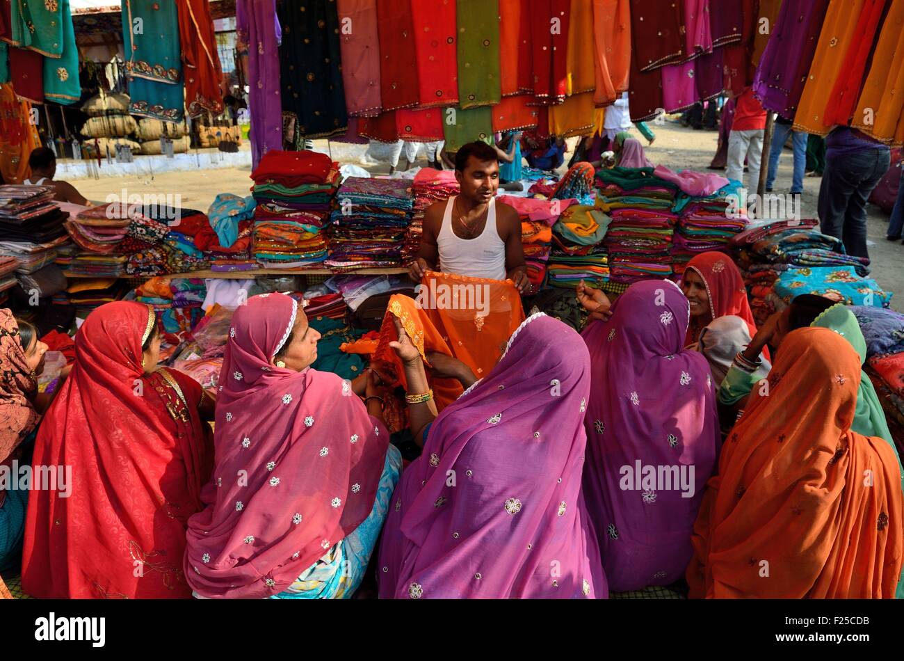 Sari material india hi-res stock photography and images - Alamy