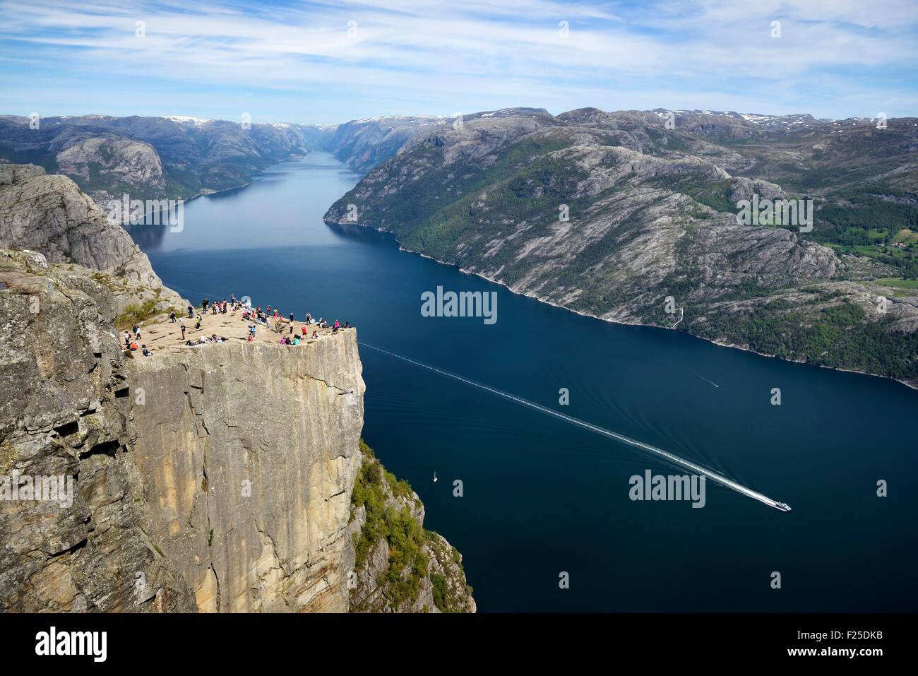 Norway rogaland lysefjord preikestolen pulpit hi-res stock photography ...