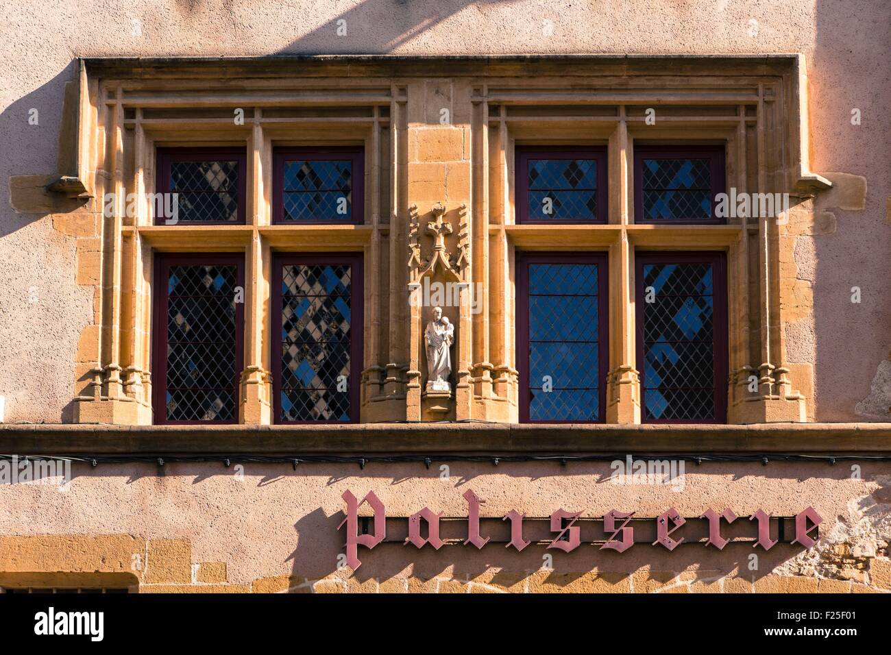 France, Loire, Charlieu, mullioned window, Brionnais Stock Photo - Alamy