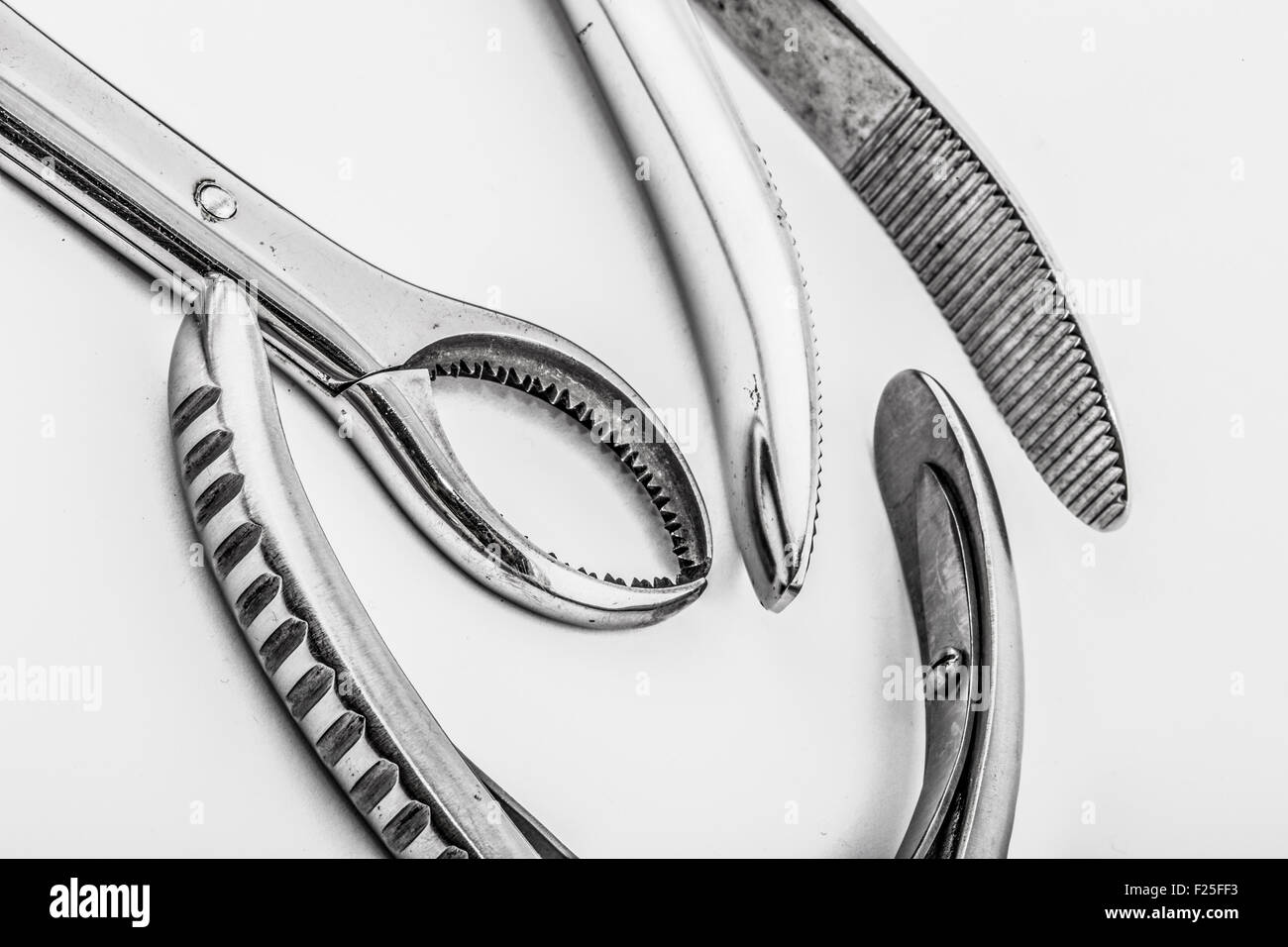 Surgical instruments hi-res stock photography and images - Alamy