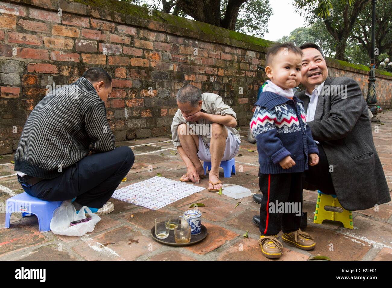 Vietnam, Hanoi, playing games in the old city Stock Photo - Alamy