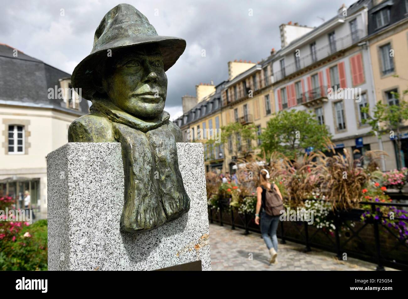 France, Finistere, Quimper, Steir quay, Jean Moulin bust Stock Photo ...