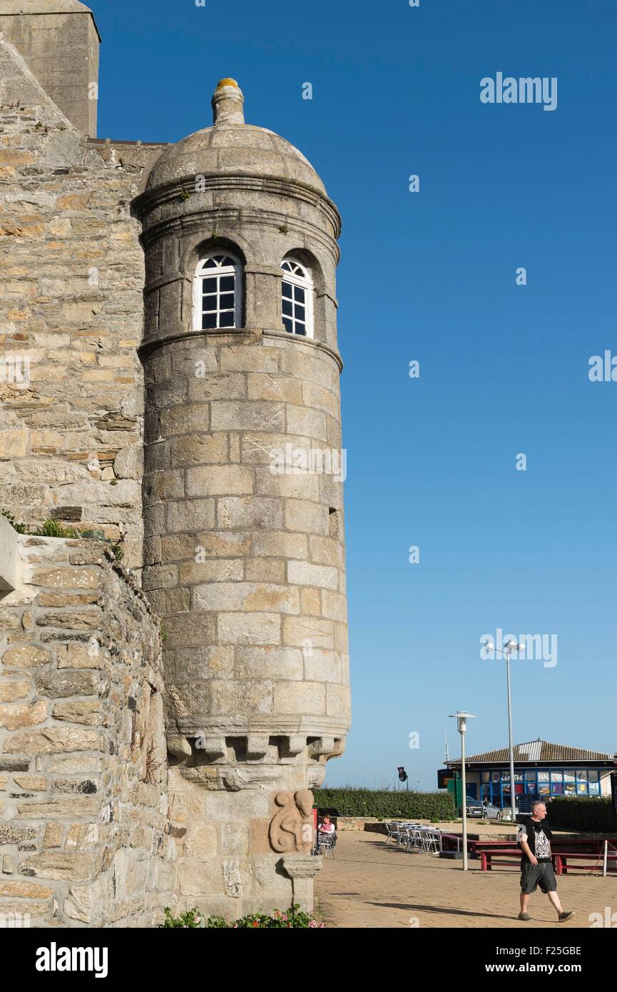 France, Finistere, Roscoff, house on dock Charles de Gaulle Stock Photo ...