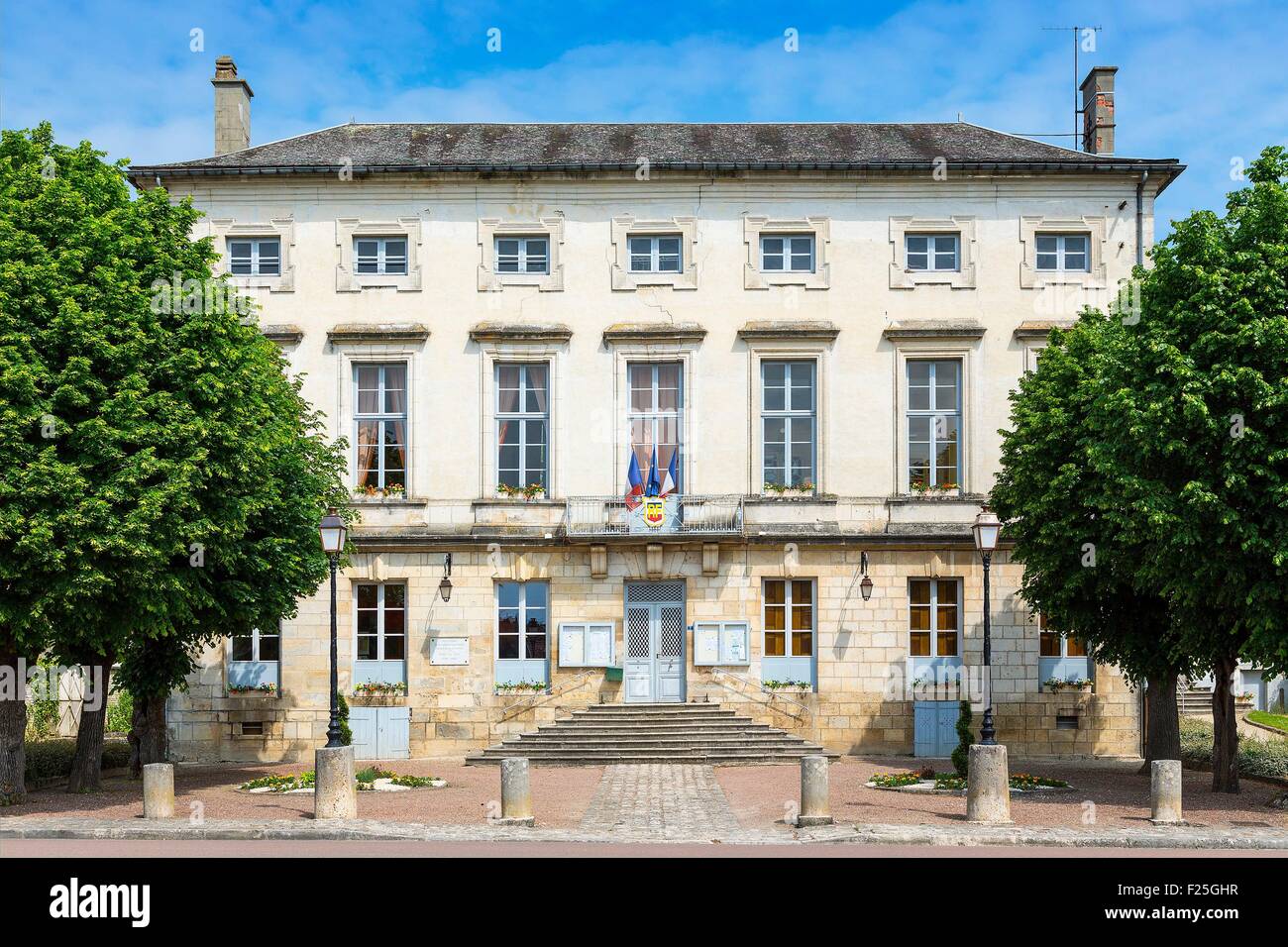 France, Aube (10), Mussy sur seine, the Town Hall Stock Photo - Alamy