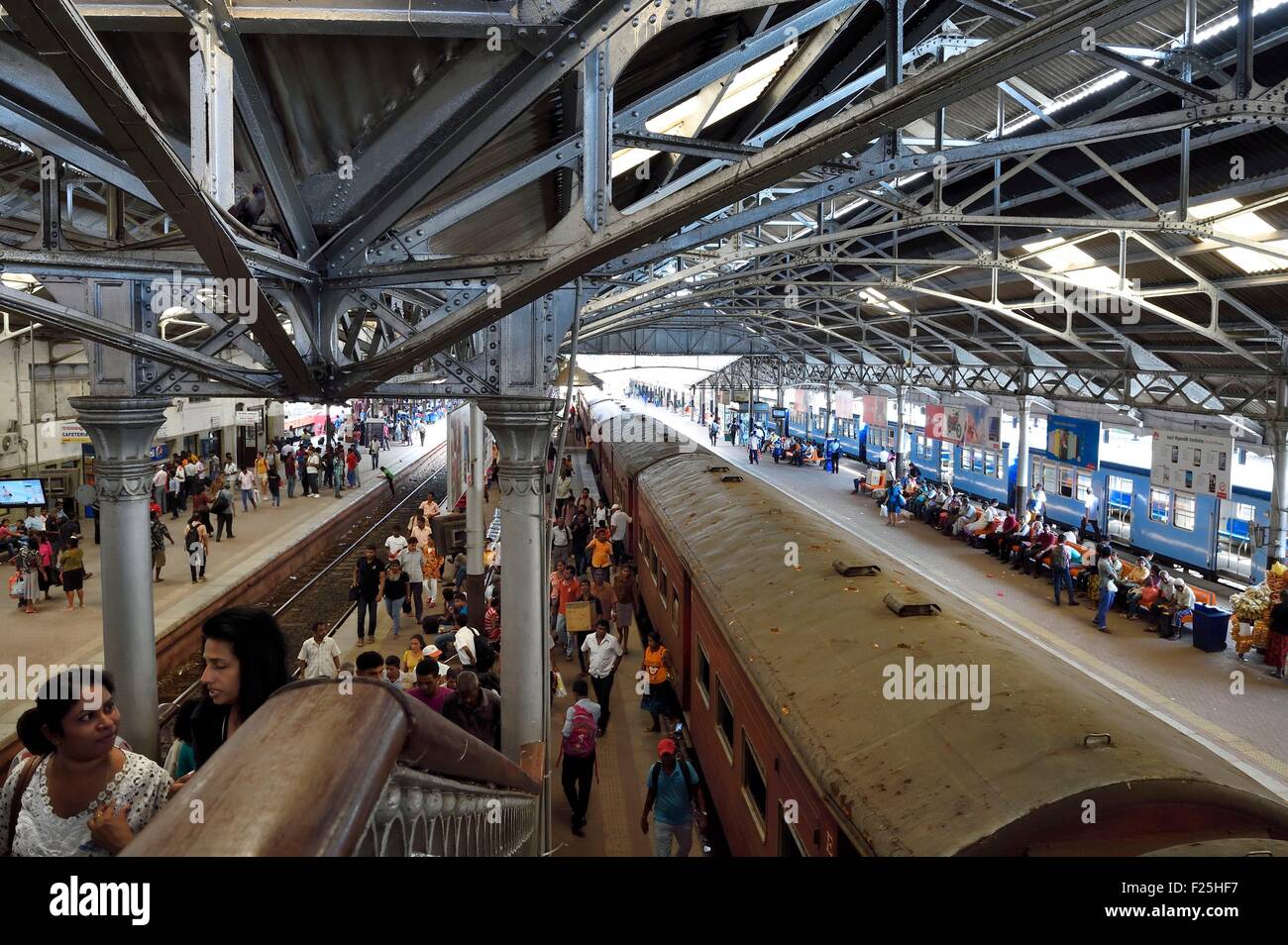 Sri Lanka, Colombo, central Colombo Fort train station Stock Photo - Alamy