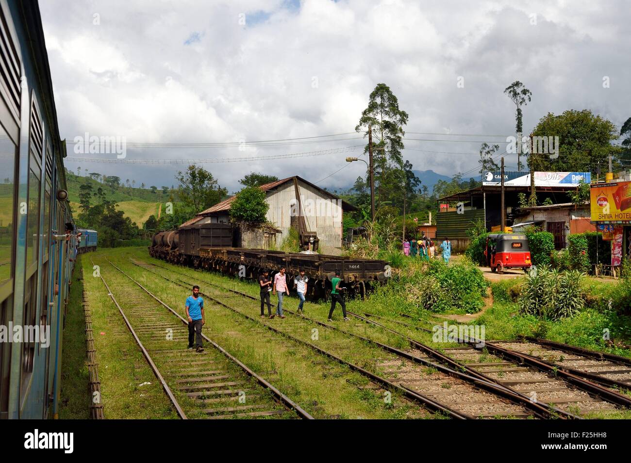 Sri Lanka, Central Province, the popular scenic train ride through the ...