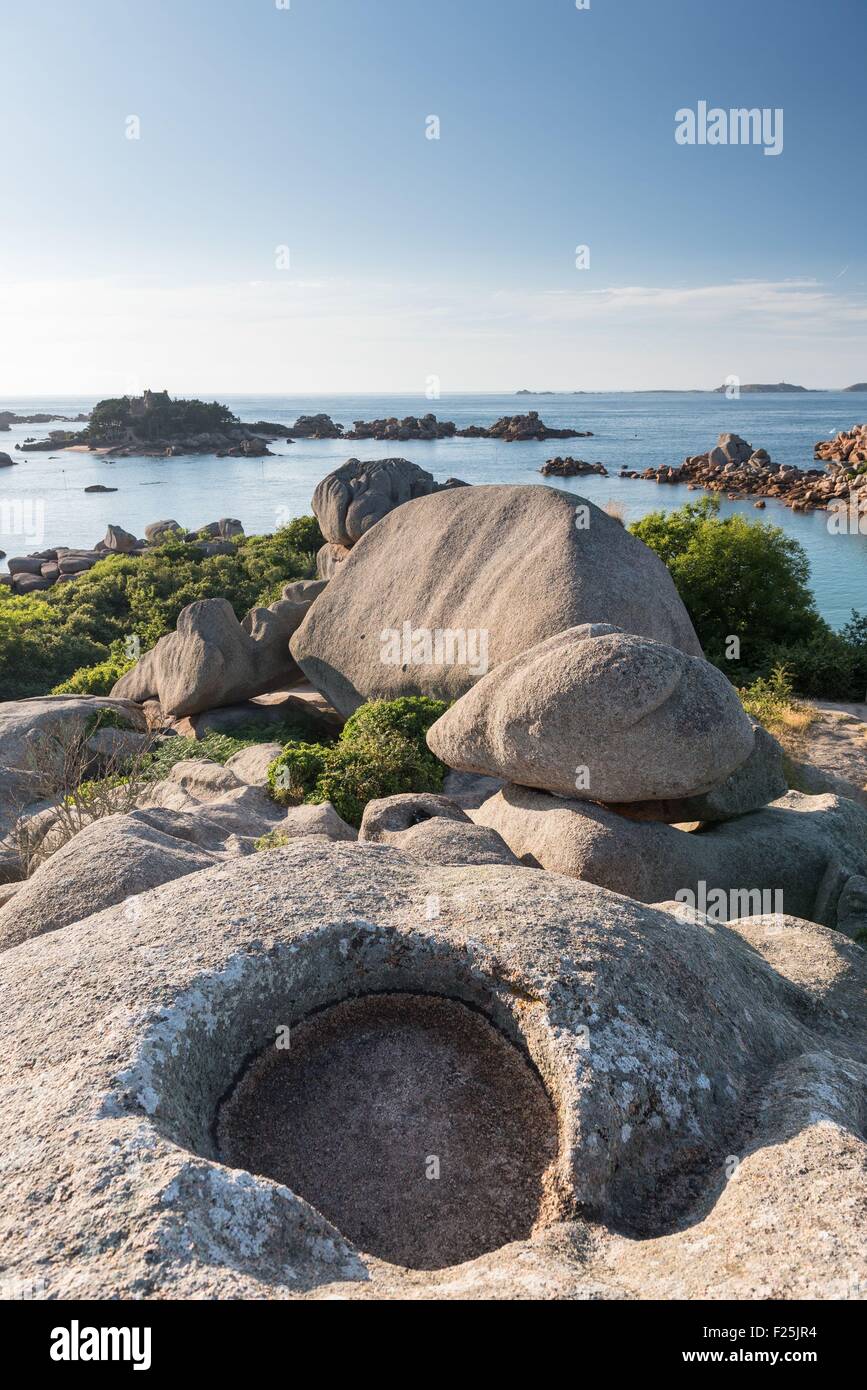 France, Cotes d'Armor, Cote de Granit Rose (Pink Granite Coast), Perros ...