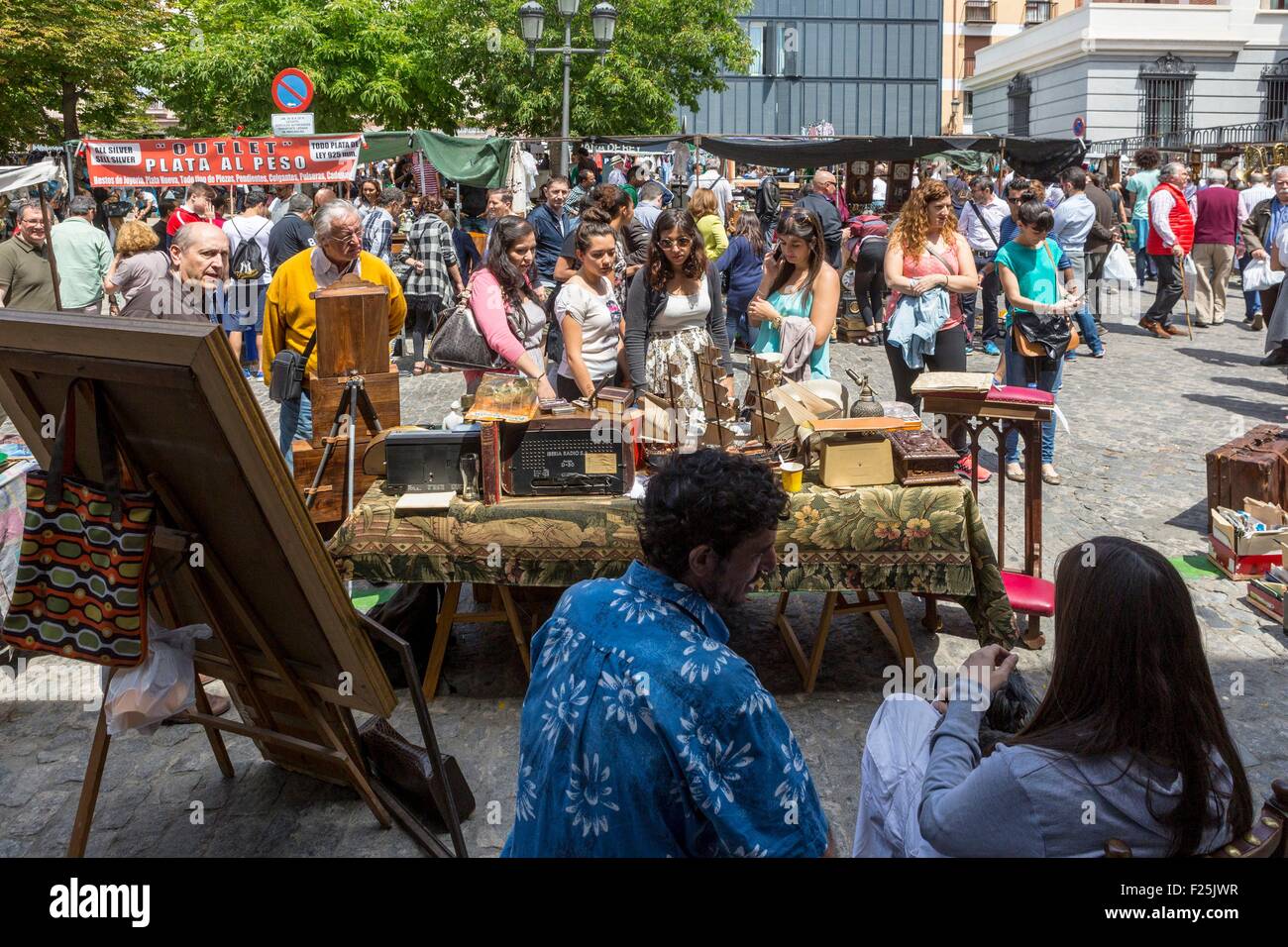 Flea market stand hi-res stock photography and images - Alamy