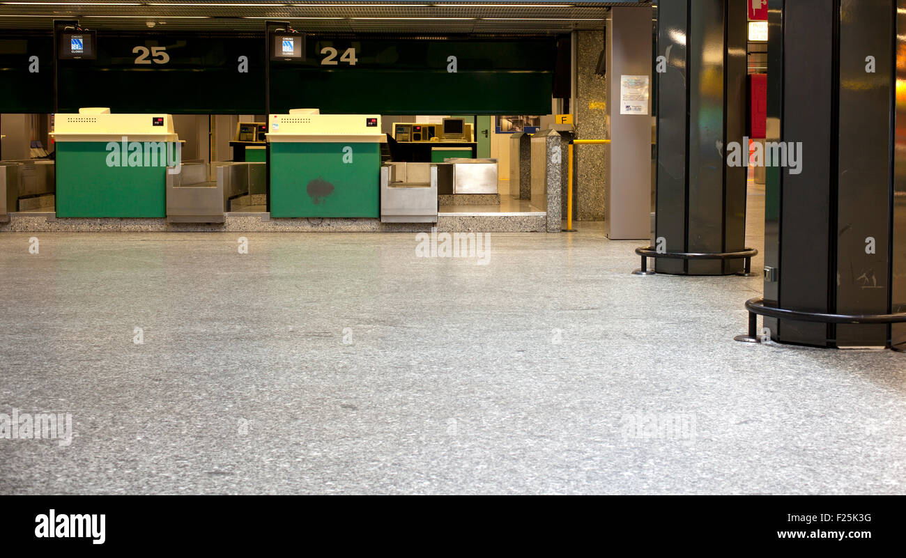Check in hall airport time hi-res stock photography and images - Alamy