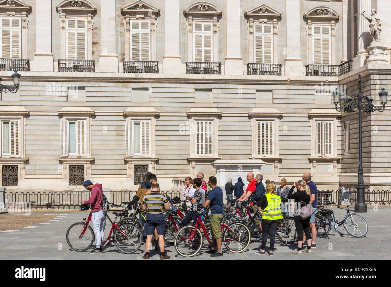 Group visiting hi-res stock photography and images - Alamy