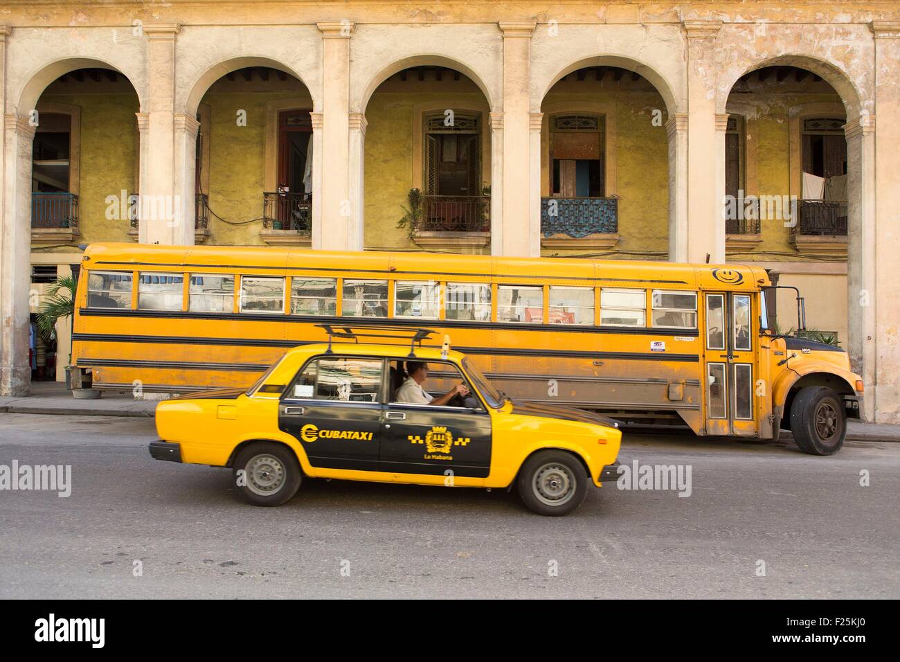 Havana school bus hi-res stock photography and images - Alamy