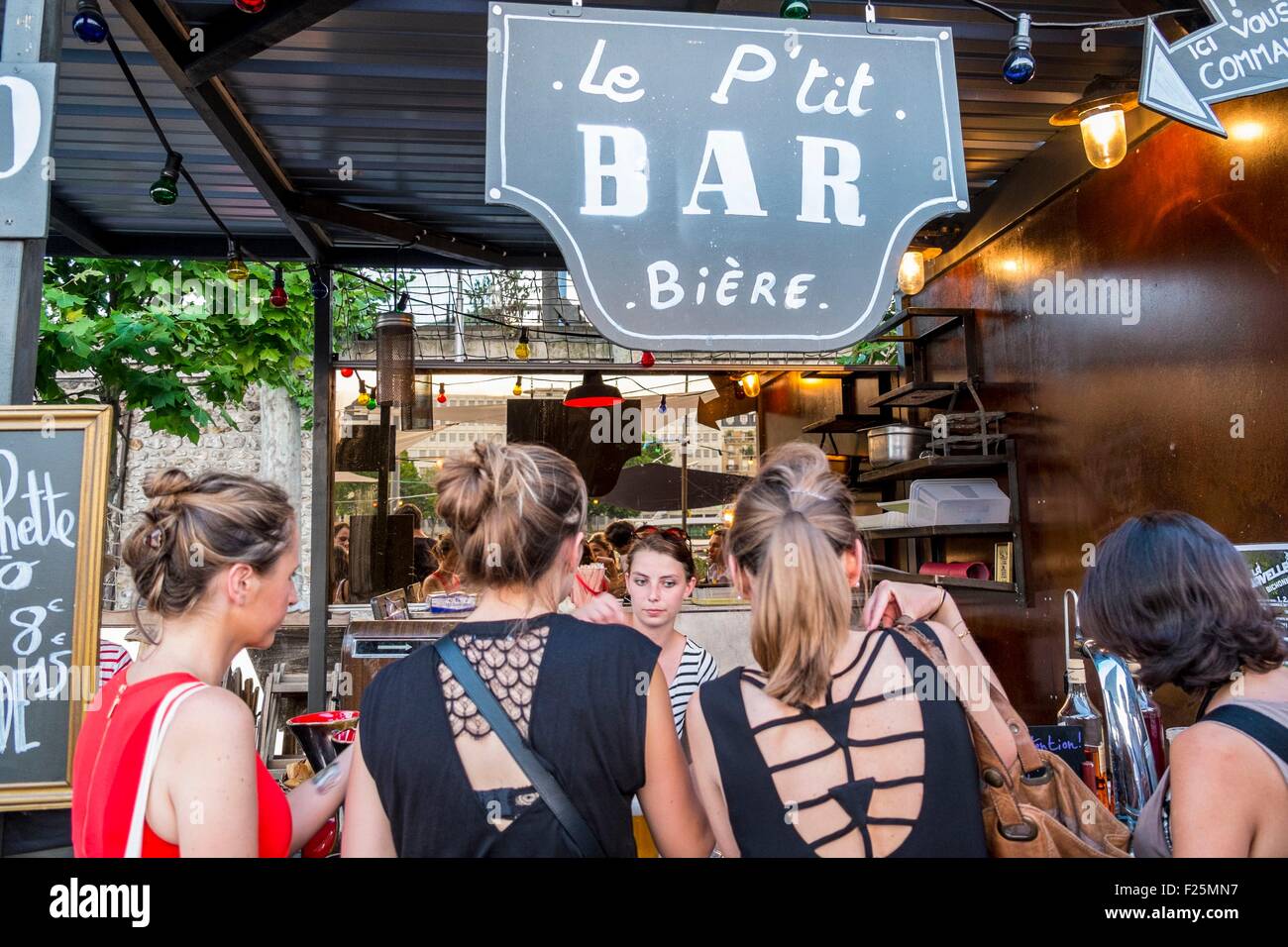 France, Paris, port Javel Bas, summer bar The tavern Javelle along the ...