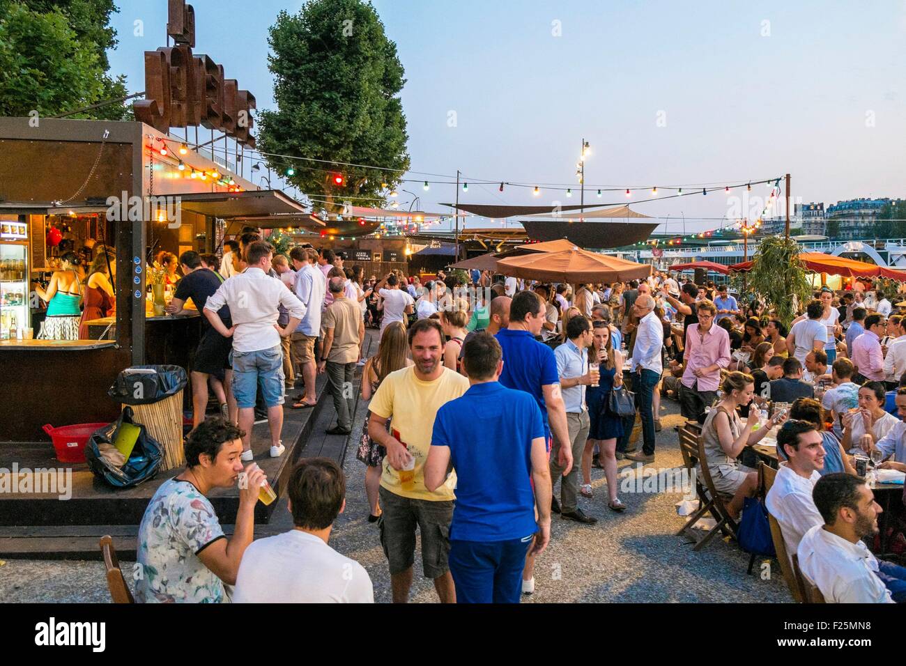 France, Paris, port Javel Bas, summer bar The tavern Javelle along the ...