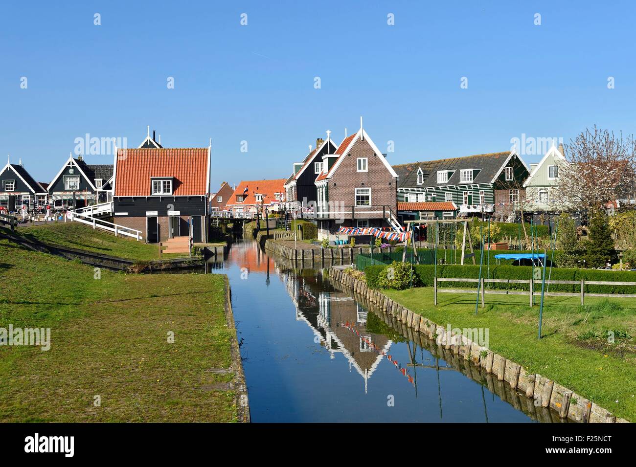 Bridge to village of marken hi-res stock photography and images - Alamy