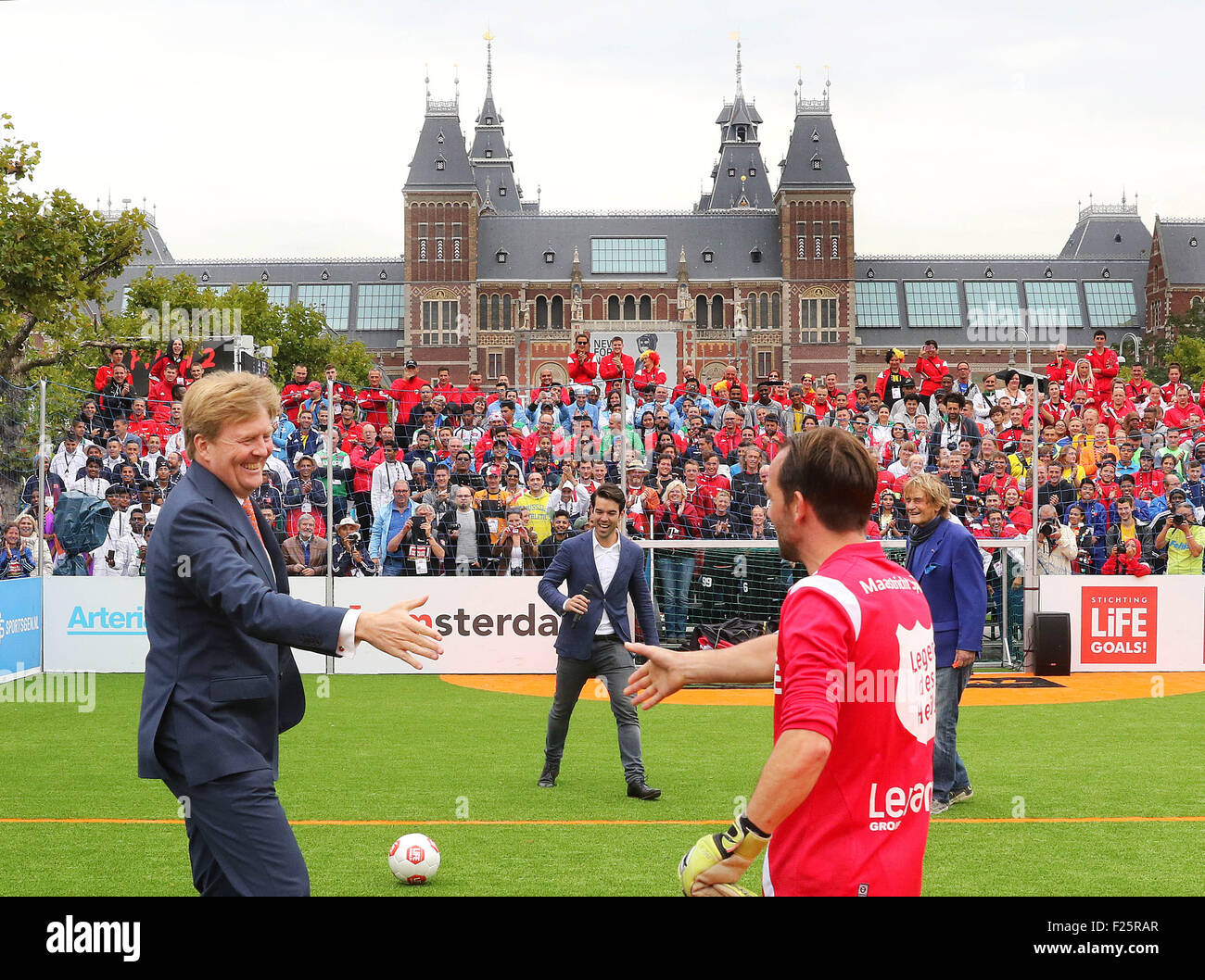 Dutch King Willem-Alexander (l) attends Homeless World Cup on the ...