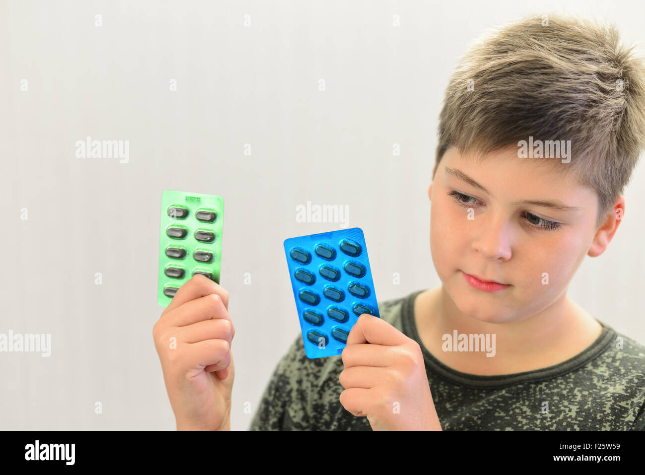 Choke holding hi-res stock photography and images - Alamy