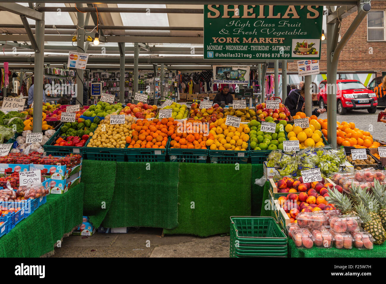 Fresh Produce on Greengrocers Market Stall Stock Photo - Alamy