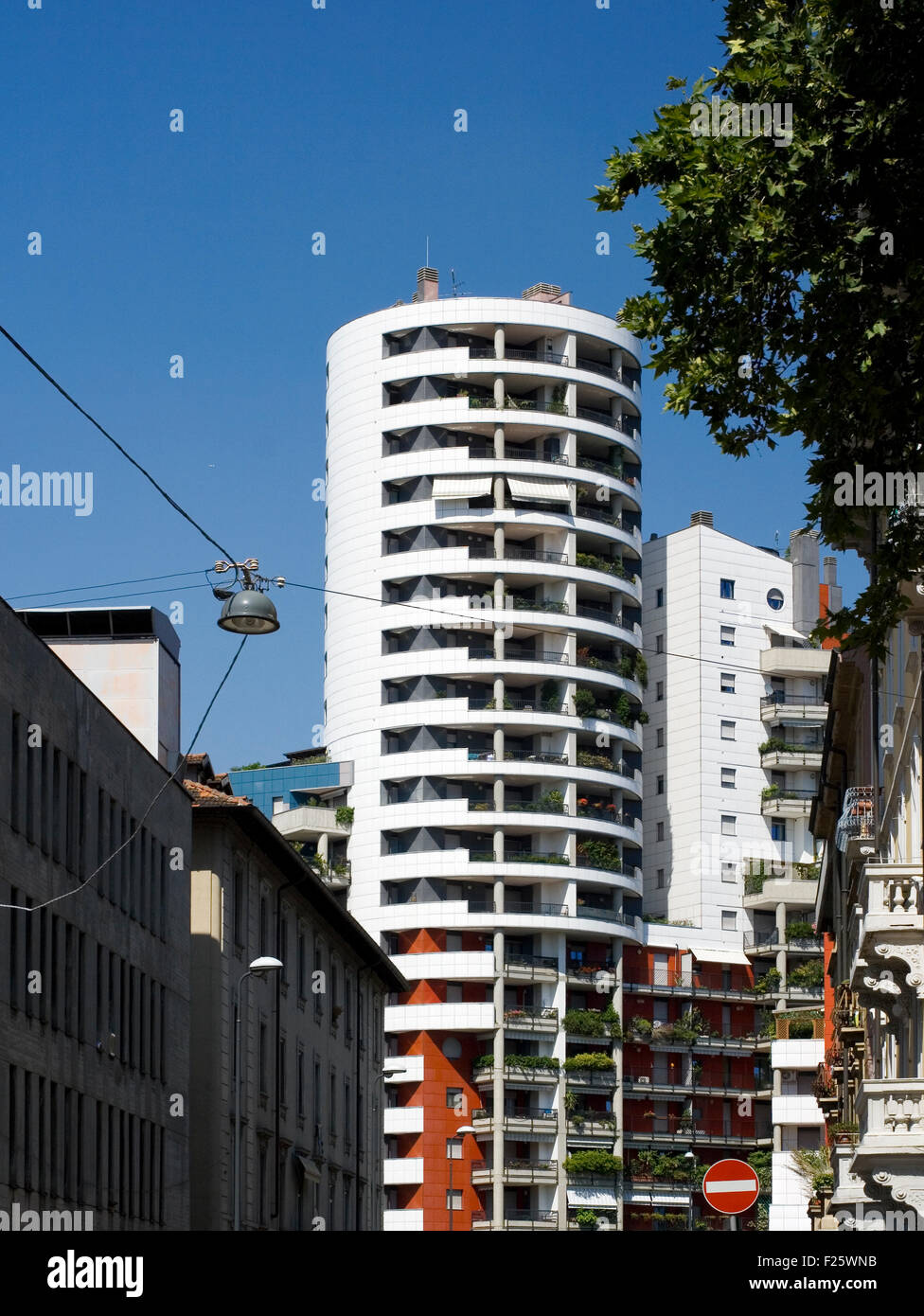 Serial building hi-res stock photography and images - Alamy