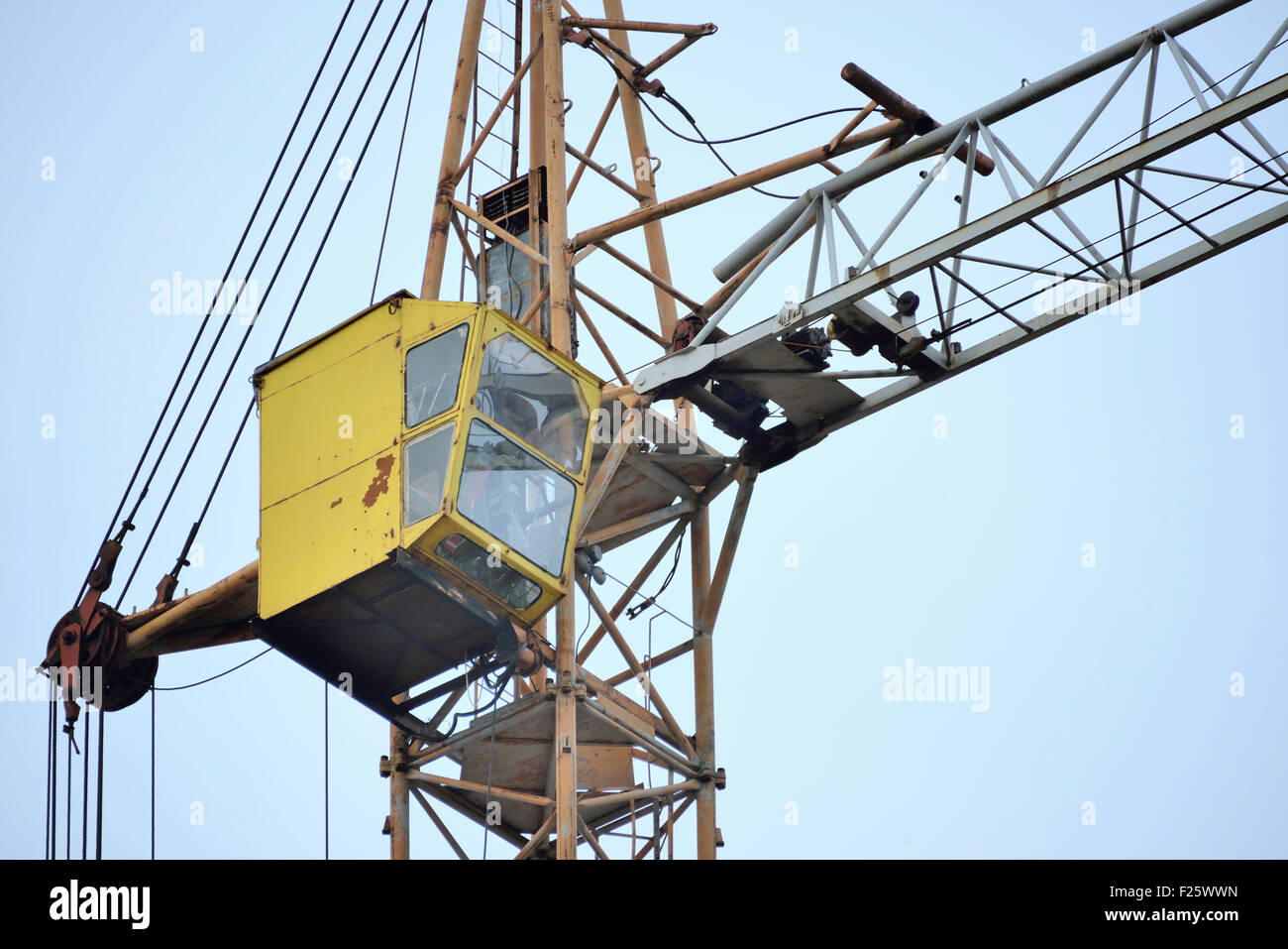 High yellow crane over building hi-res stock photography and images - Alamy