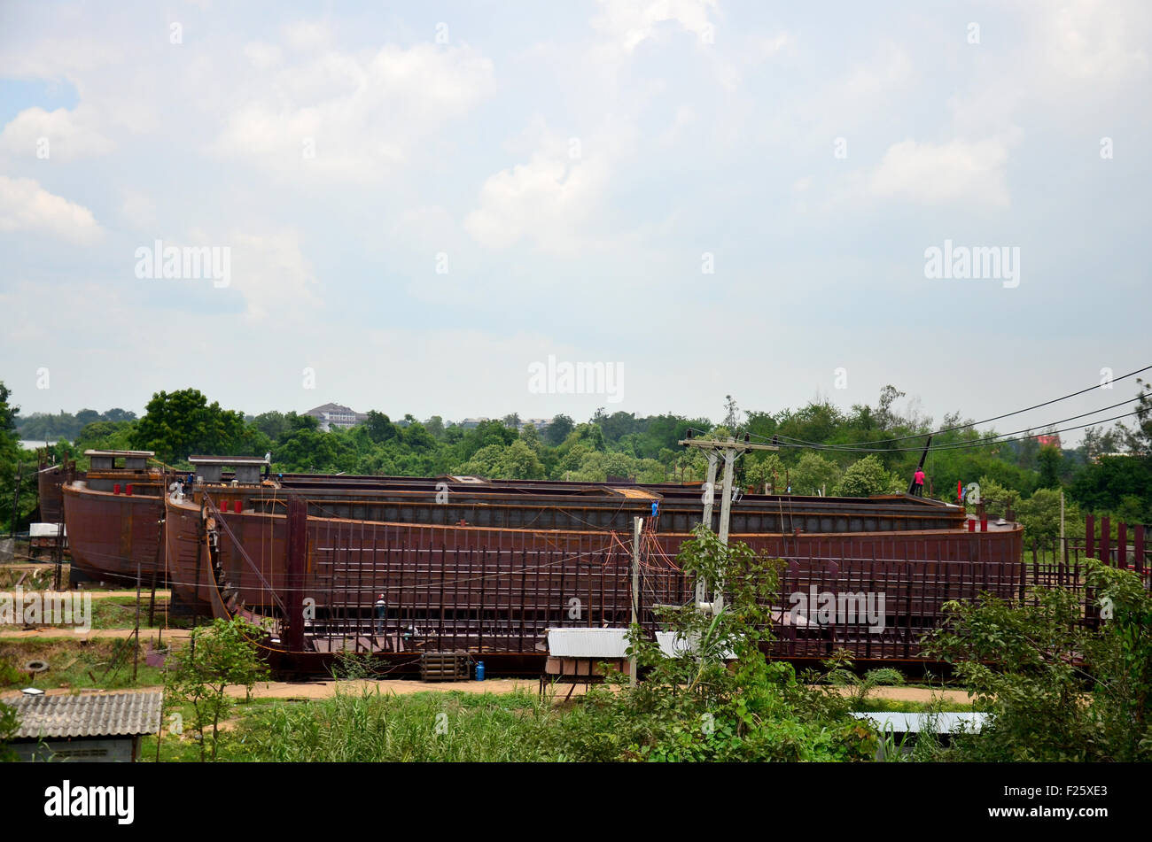 Boat building yard worker hi-res stock photography and images - Alamy
