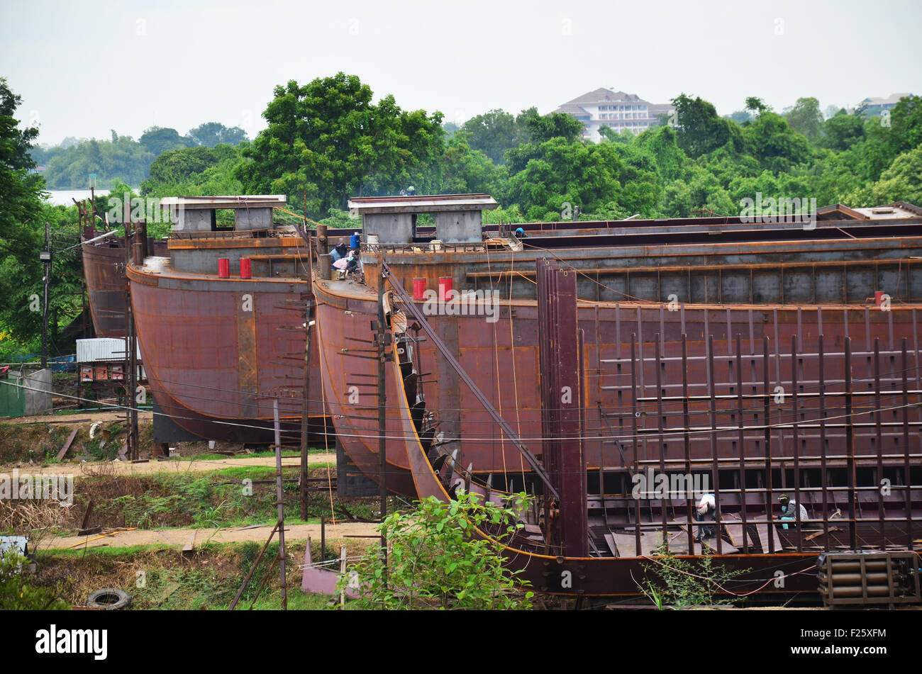 Boat building yard worker hi-res stock photography and images - Alamy